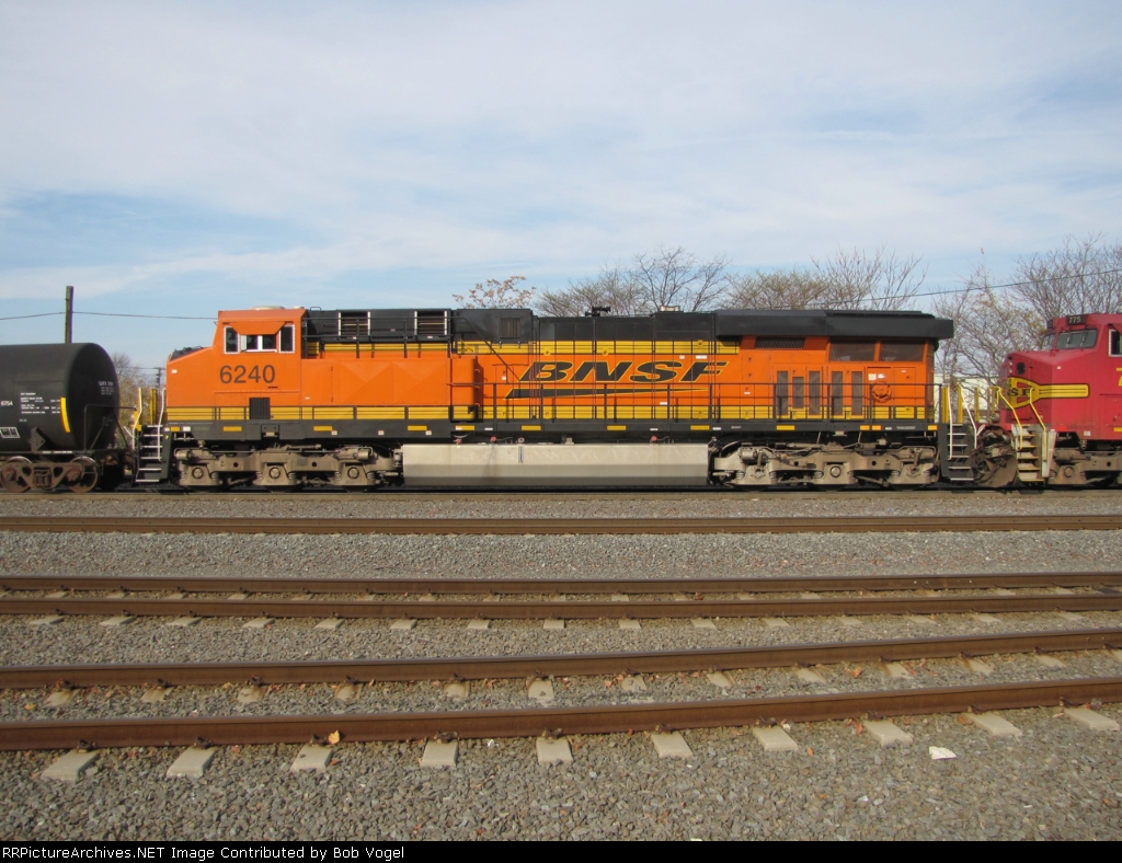 BNSF 6240
